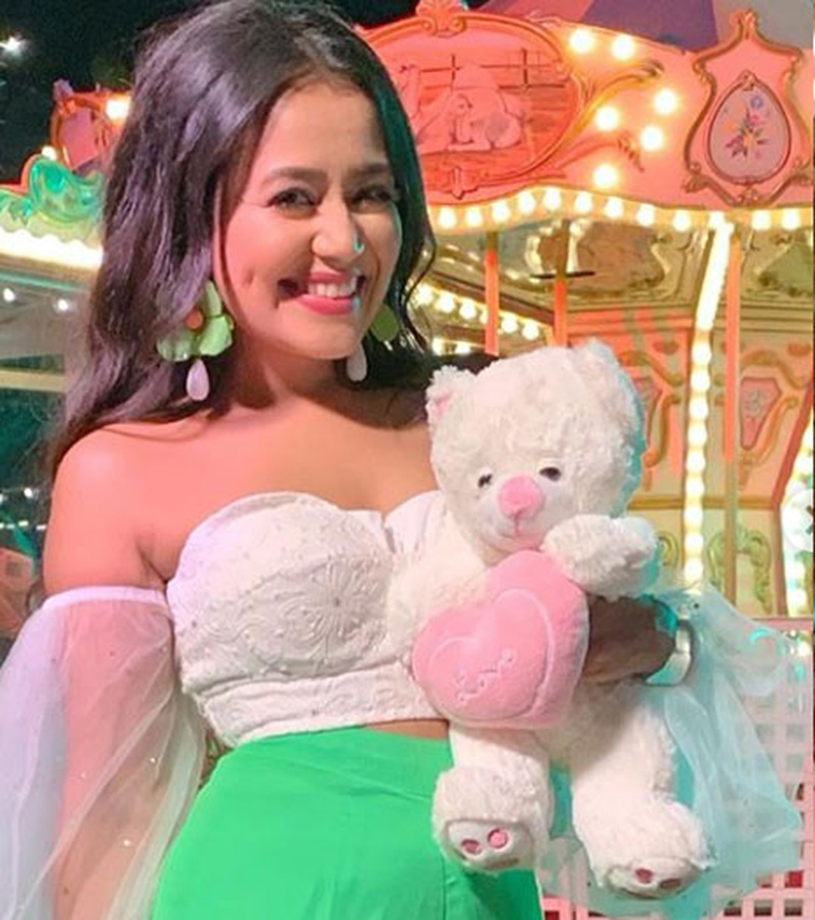 नेहा कक्कड प्रेममा परेपछि दंग, काे हुन् ति प्रेमी ? « Dainiki